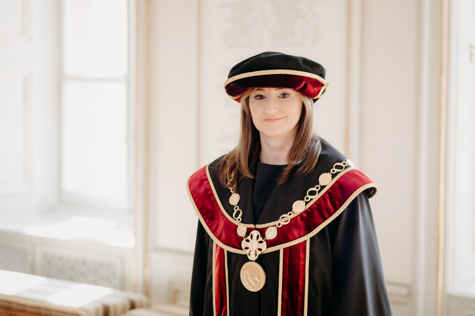 Inaugurovali dekanku právnickej fakulty Mariannu Novotnú | Trnavská ...