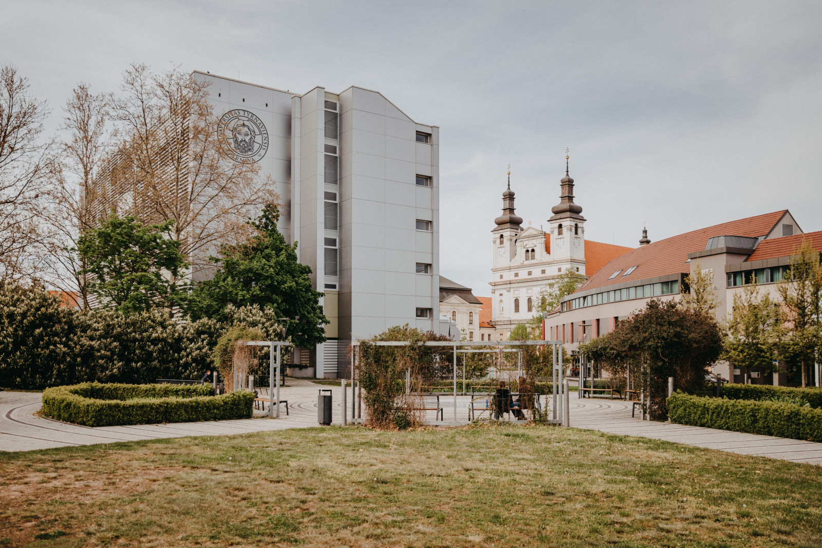 Voľby na funkciu rektora: Pozývame vás na volebné zhromaždenie 16 ...
