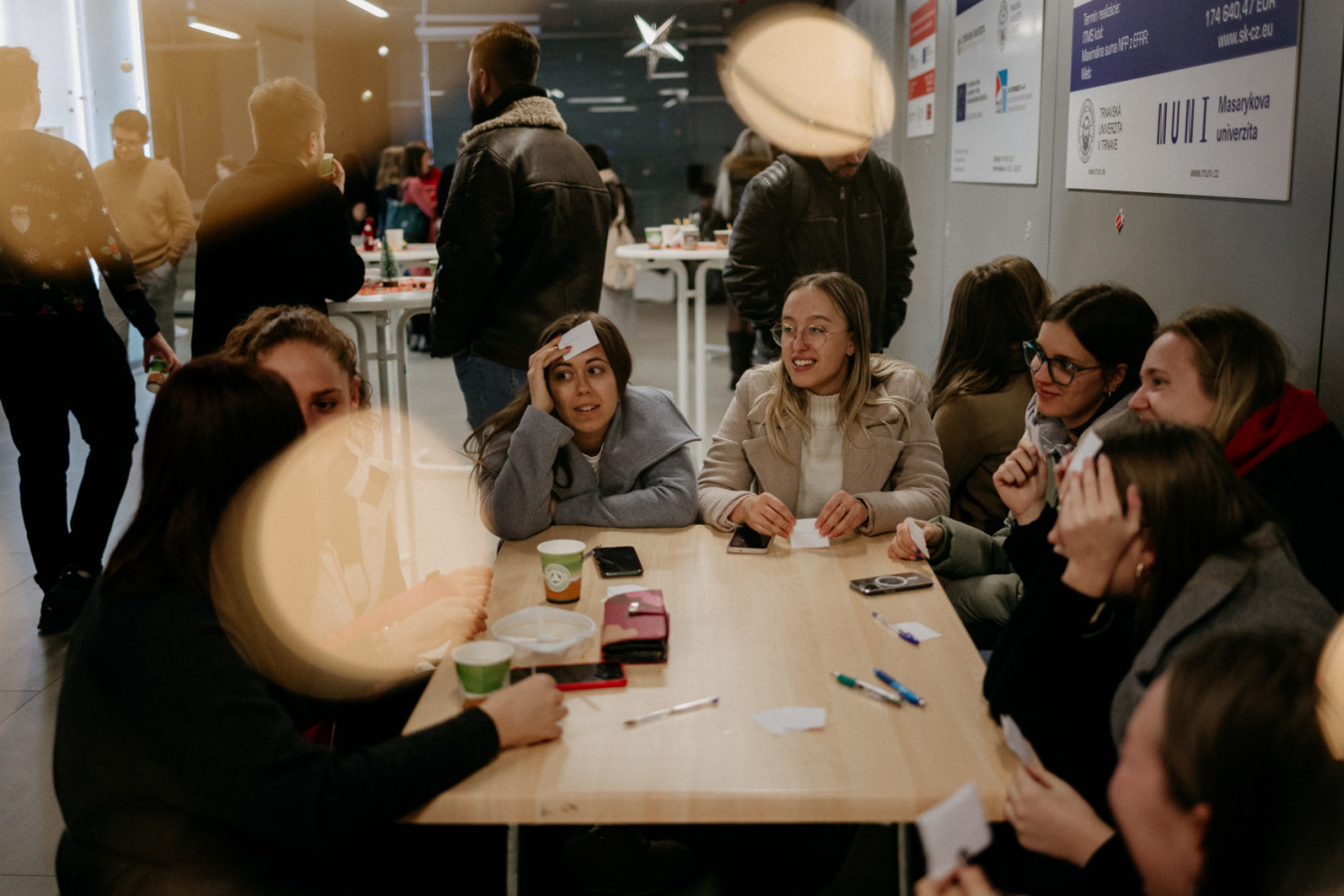 Vianočná atmosféra na TRUNI: Študenti zorganizovali Mikulášsky večierok ...