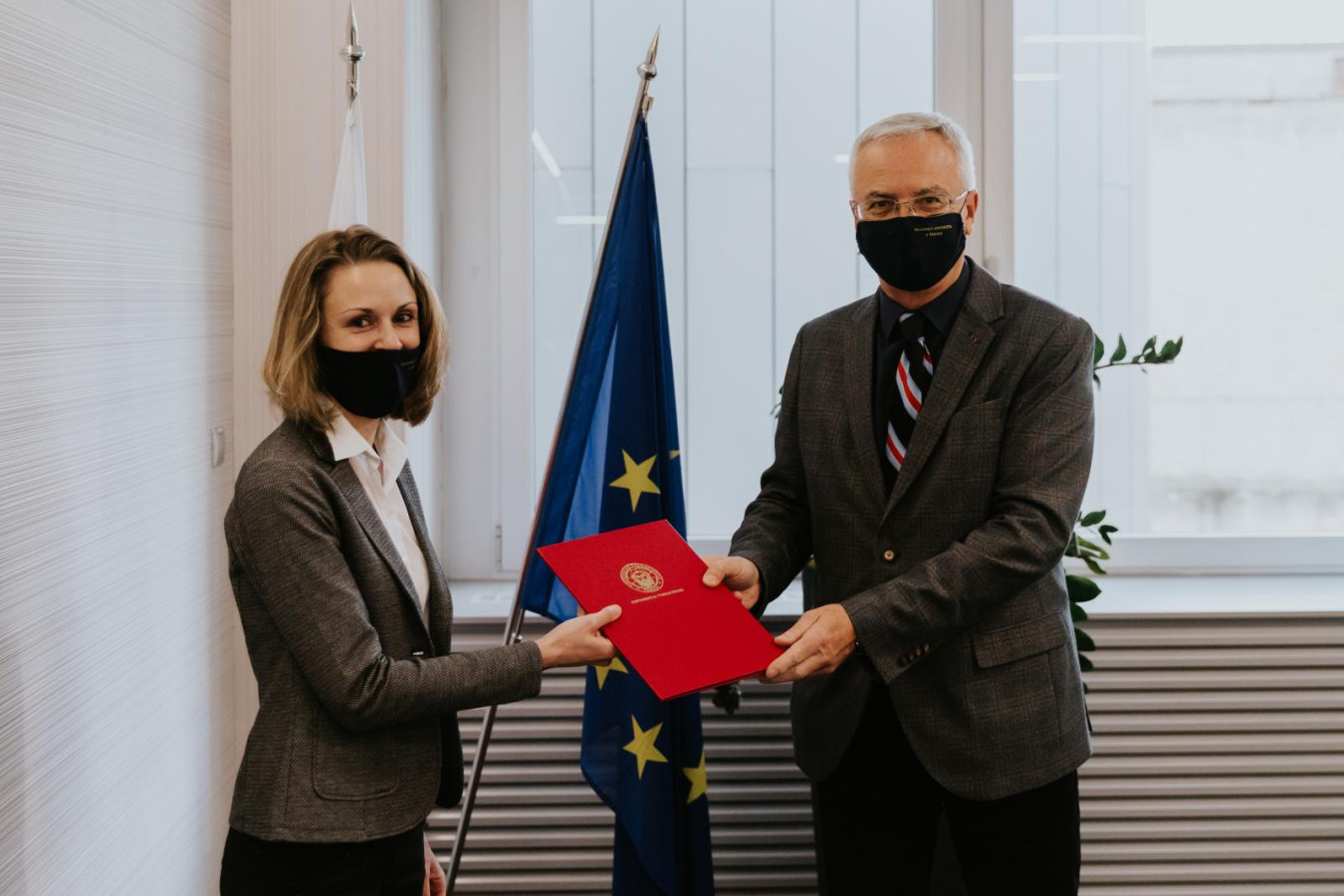 Rektor prof. René Bílik odovzdal dekréty novým docentom na Trnavskej univerzite | Trnavská ...