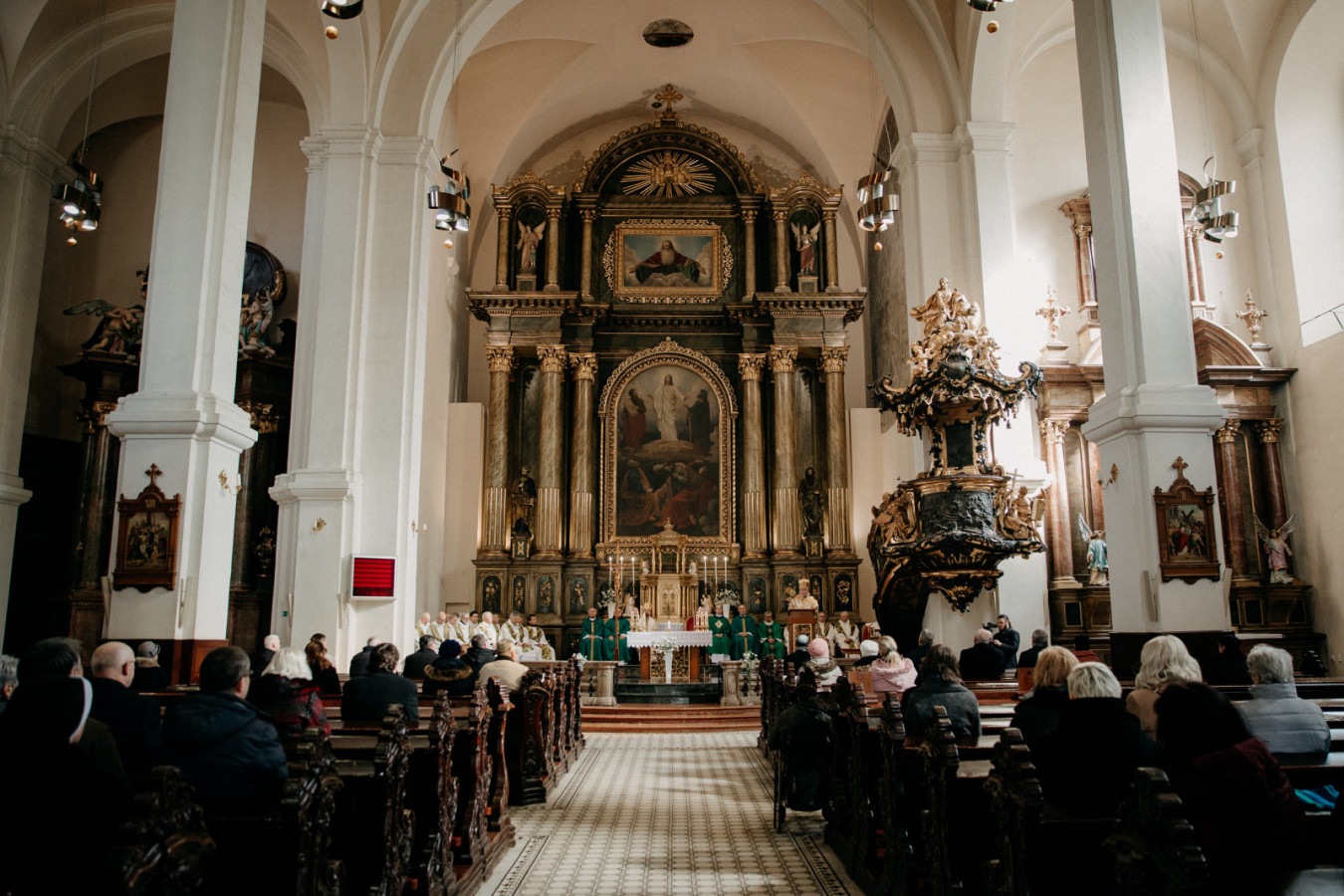 Inaugurovali dekana teologickej fakulty profesora Mareka Šmida ...